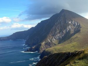 Croaghaun Cliffs: Ultimate Hike Guide (Parking, Trail, Maps)