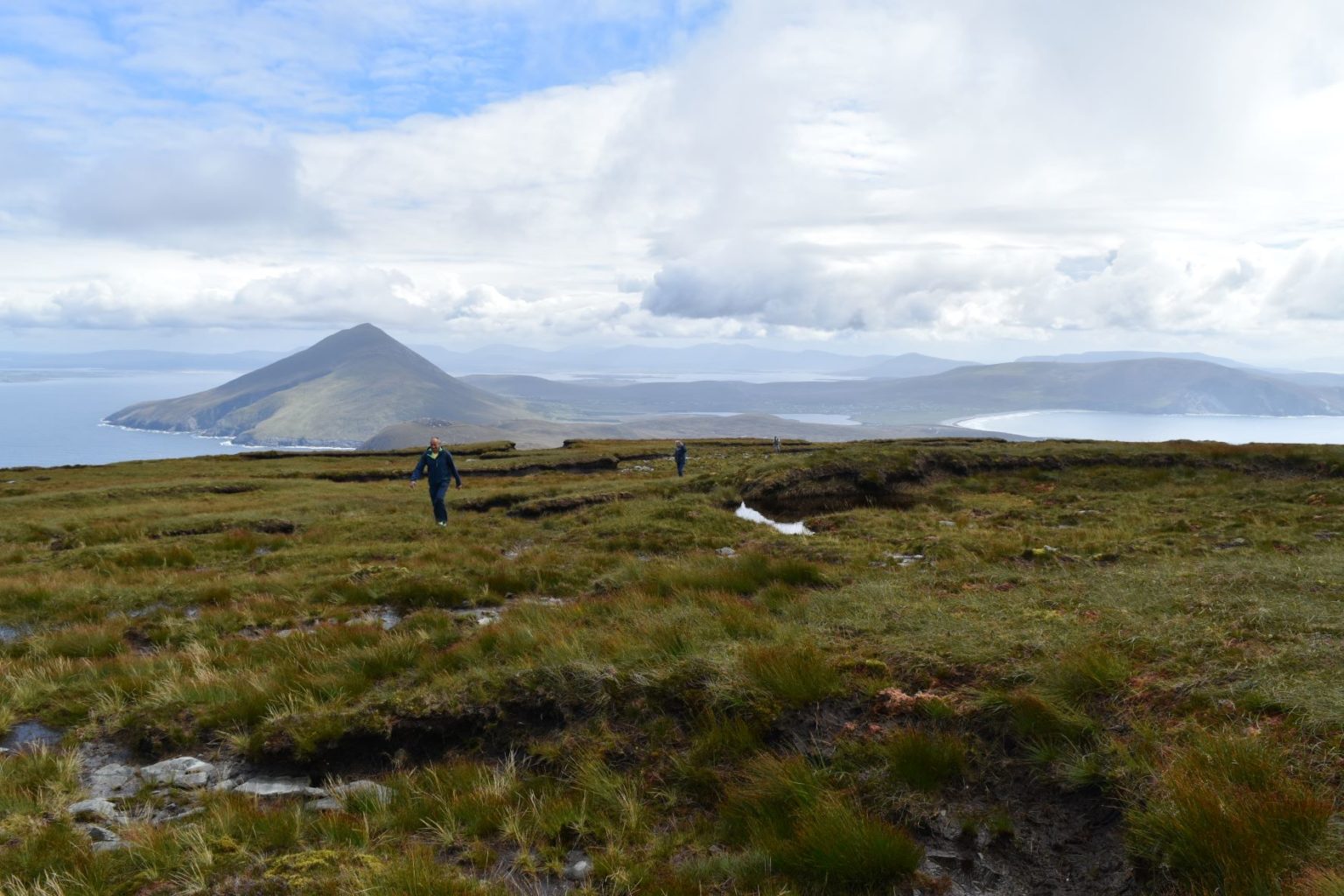 Croaghaun Cliffs: Ultimate Hike Guide (Parking, Trail, Maps)