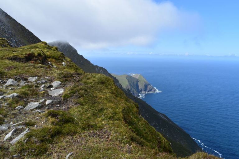 Croaghaun Cliffs: Ultimate Hike Guide (Parking, Trail, Maps)
