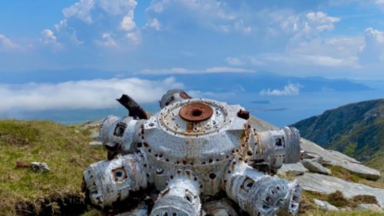 Croaghaun Cliffs: Ultimate Hike Guide (Parking, Trail, Maps)