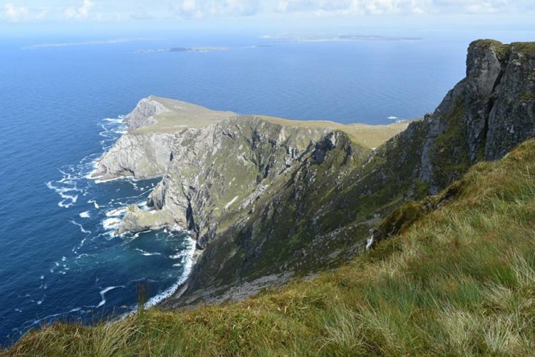 Croaghaun Cliffs: Ultimate Hike Guide (Parking, Trail, Maps)
