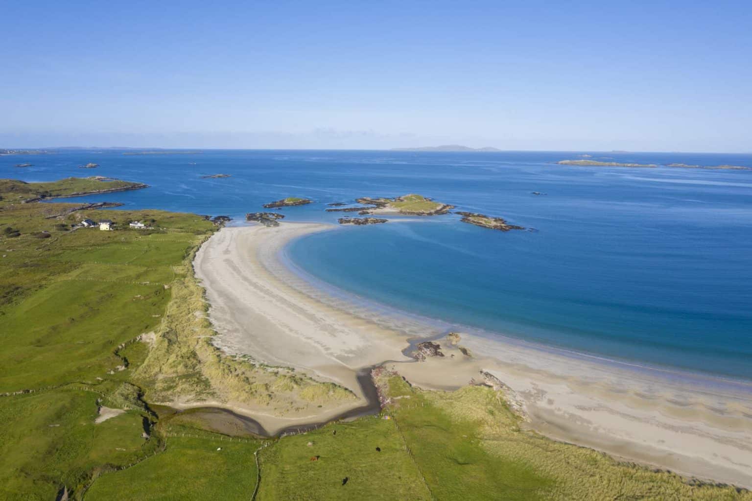 11 Best Connemara Beaches (+ swimming and parking info)