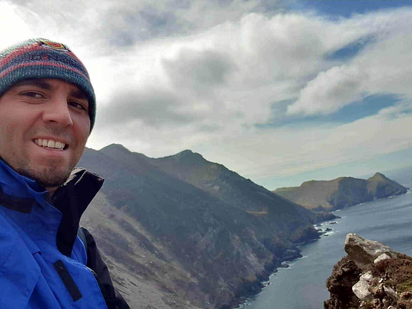 Croaghaun Cliffs: Ultimate Hike Guide (Parking, Trail, Maps)